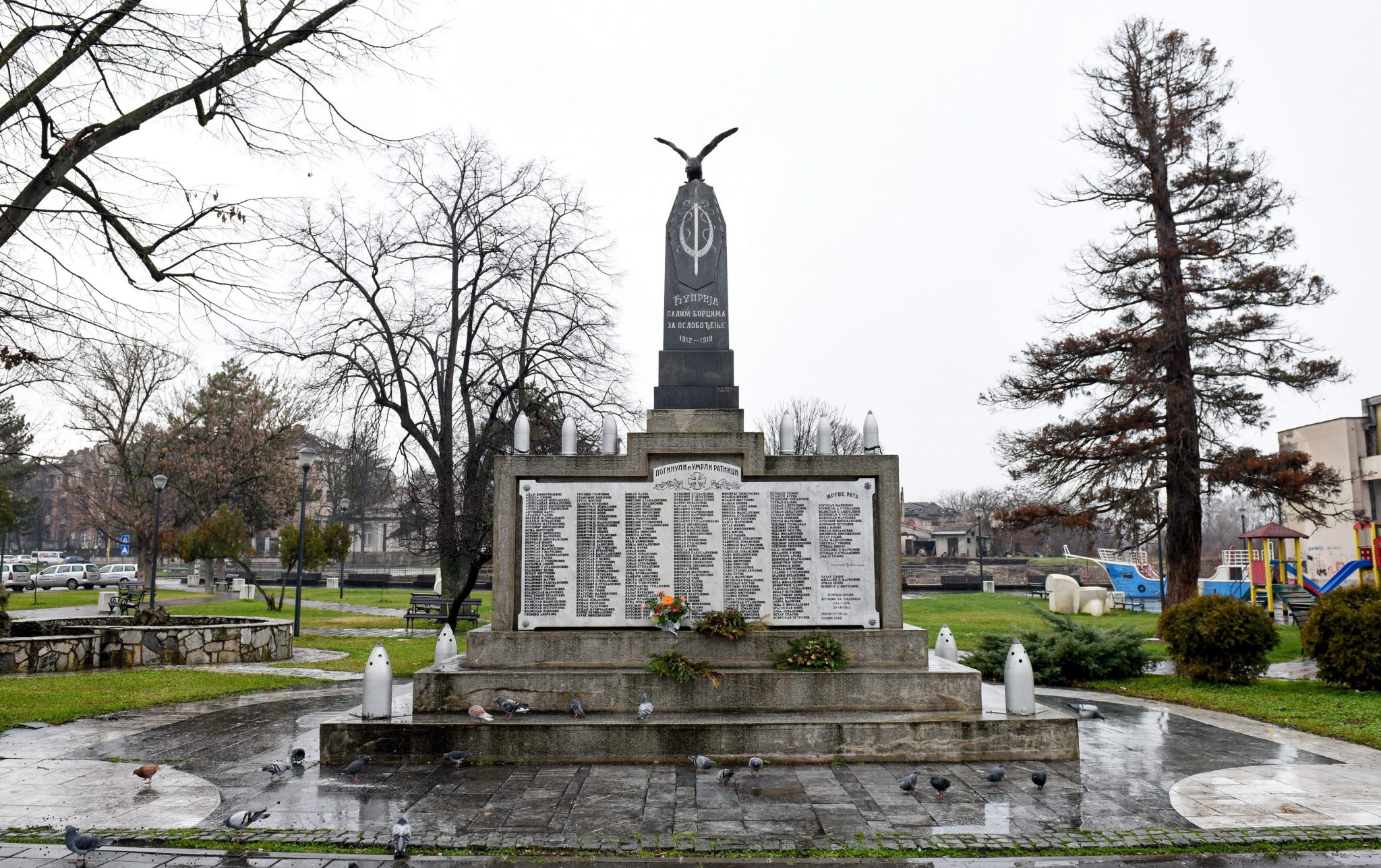 POVODOM PROBOJA SOLUNSKOG FRONTA DANAS U CENTRU ĆUPRIJE POLOŽENO CVEĆE ...